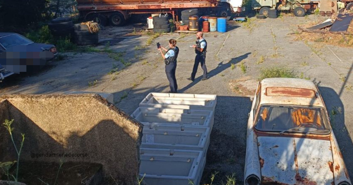 Carcasses de véhicules divers et décharges à ciel ouvert : plusieurs ... Carcasses de véhicules divers et décharges à ciel ouvert : plusieurs ...