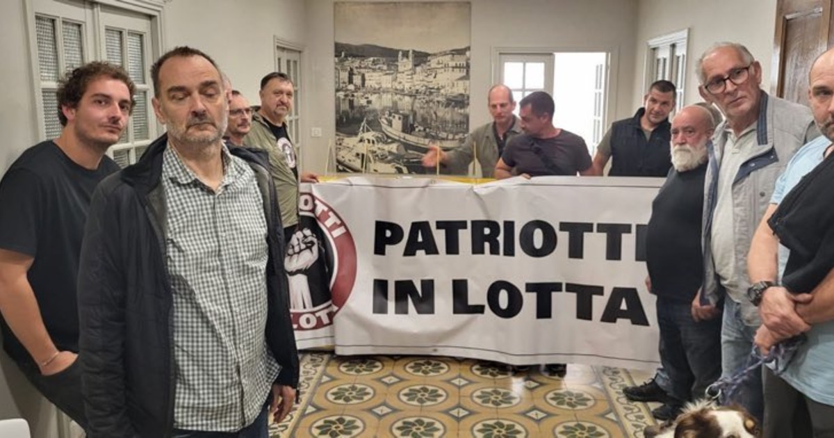 Occupation symbolique d'un cabinet d'huissier par Patriotti in Lotta