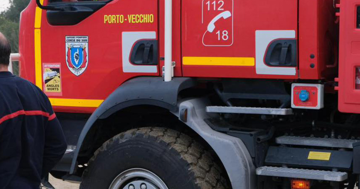 Une paillotte détruite sur la plage de L'Ile-Rousse, suite à un feu de ...